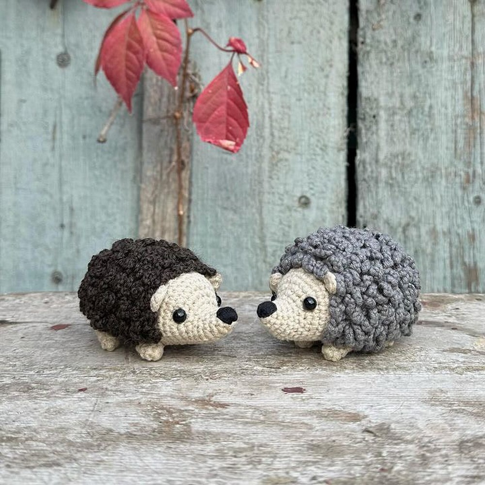 Cute Crochet Hedgehog Pair Pattern In Two Different Color And Size ...