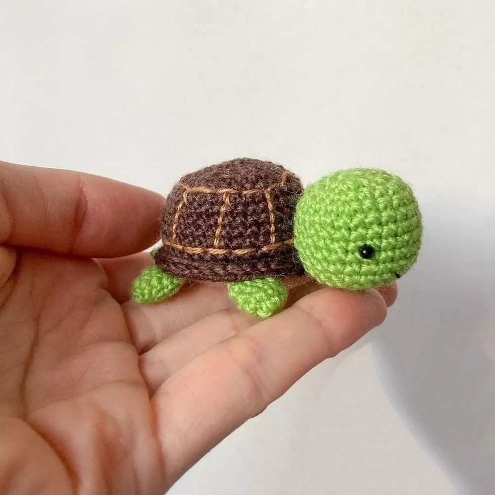Free Crochet Tiny Turtle Pattern For Home Decor - The Crafts